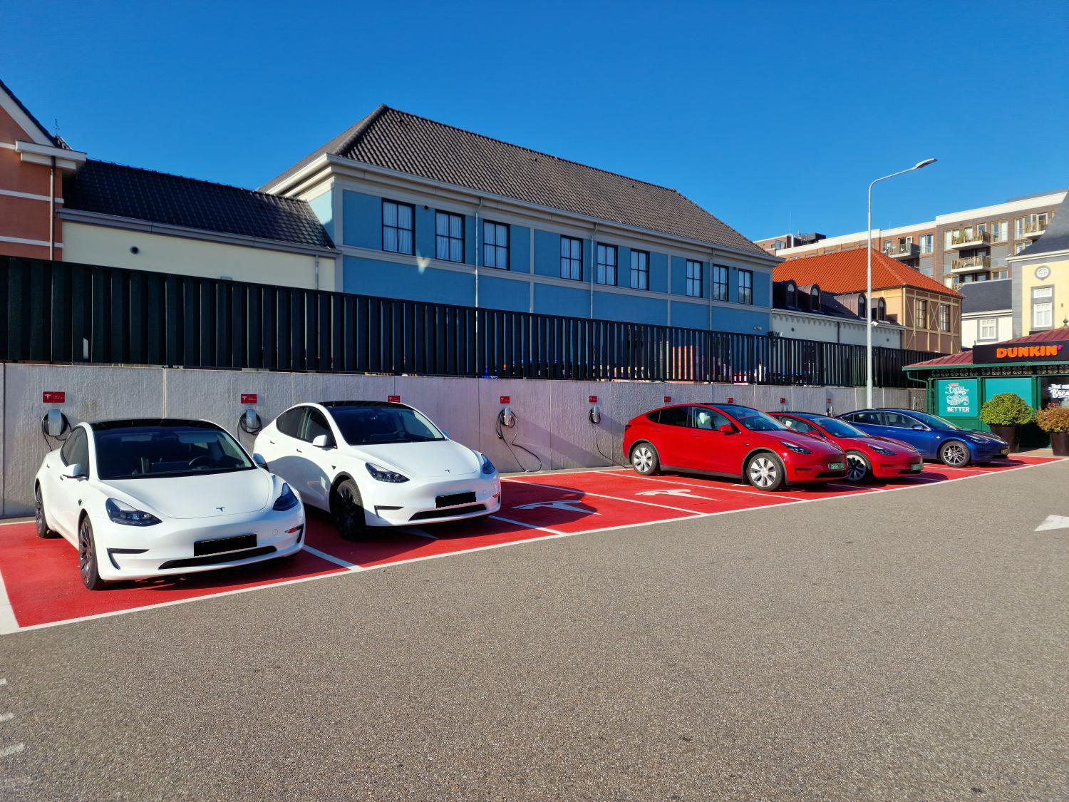 Designer Outlet Roermond (2) | Roermond, LI | EV Station
