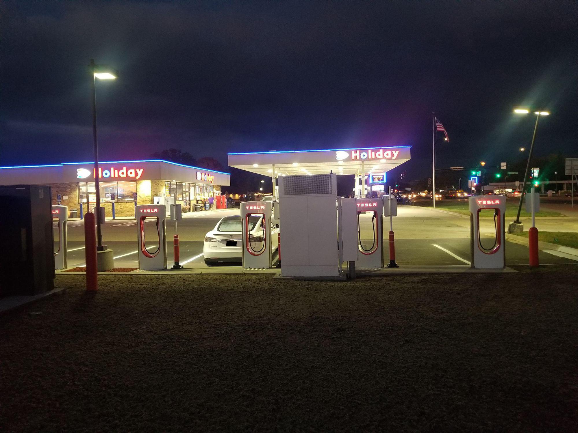 Holiday Stationstores | North Branch, MN | EV Station