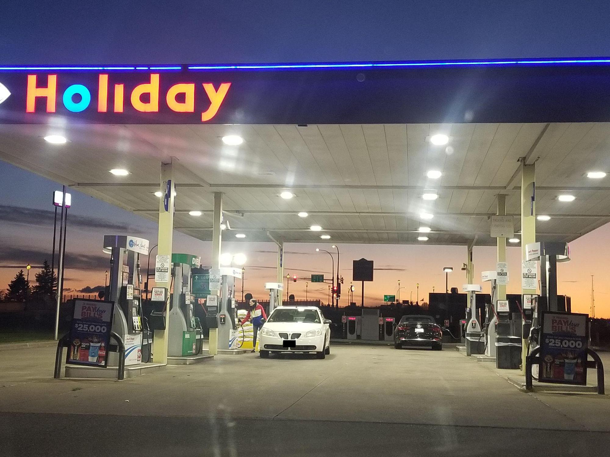Holiday Stationstores | North Branch, MN | EV Station