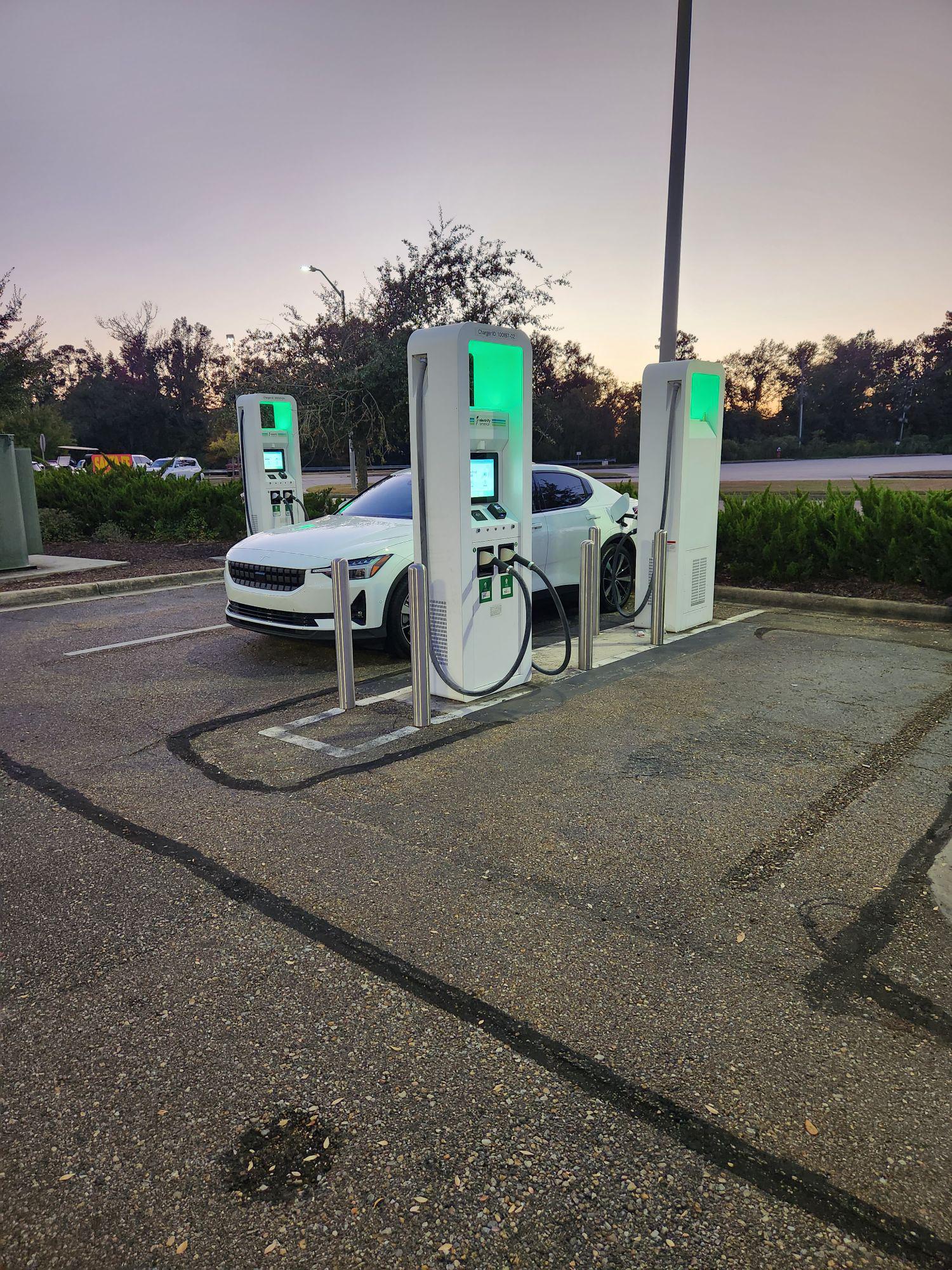 Hammond Square - Target | Hammond, LA | EV Station