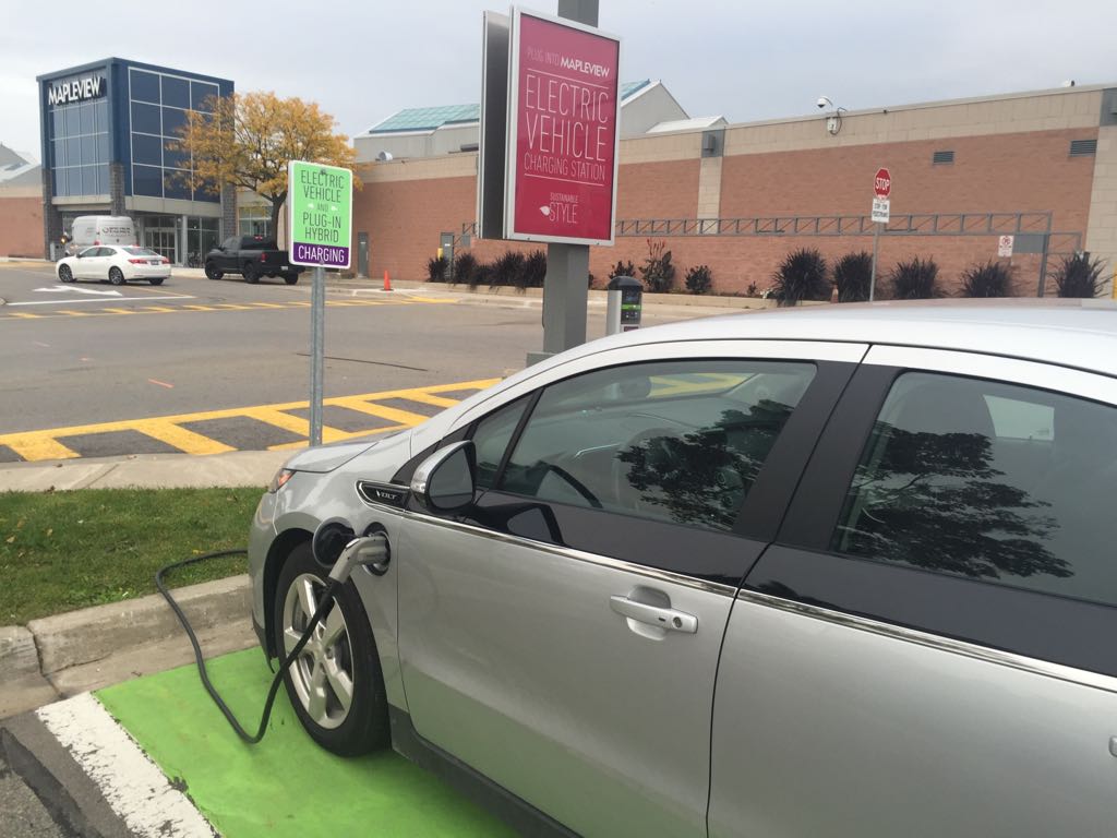 Mapleview Shopping Centre - Laura | Burlington, ON | EV Station