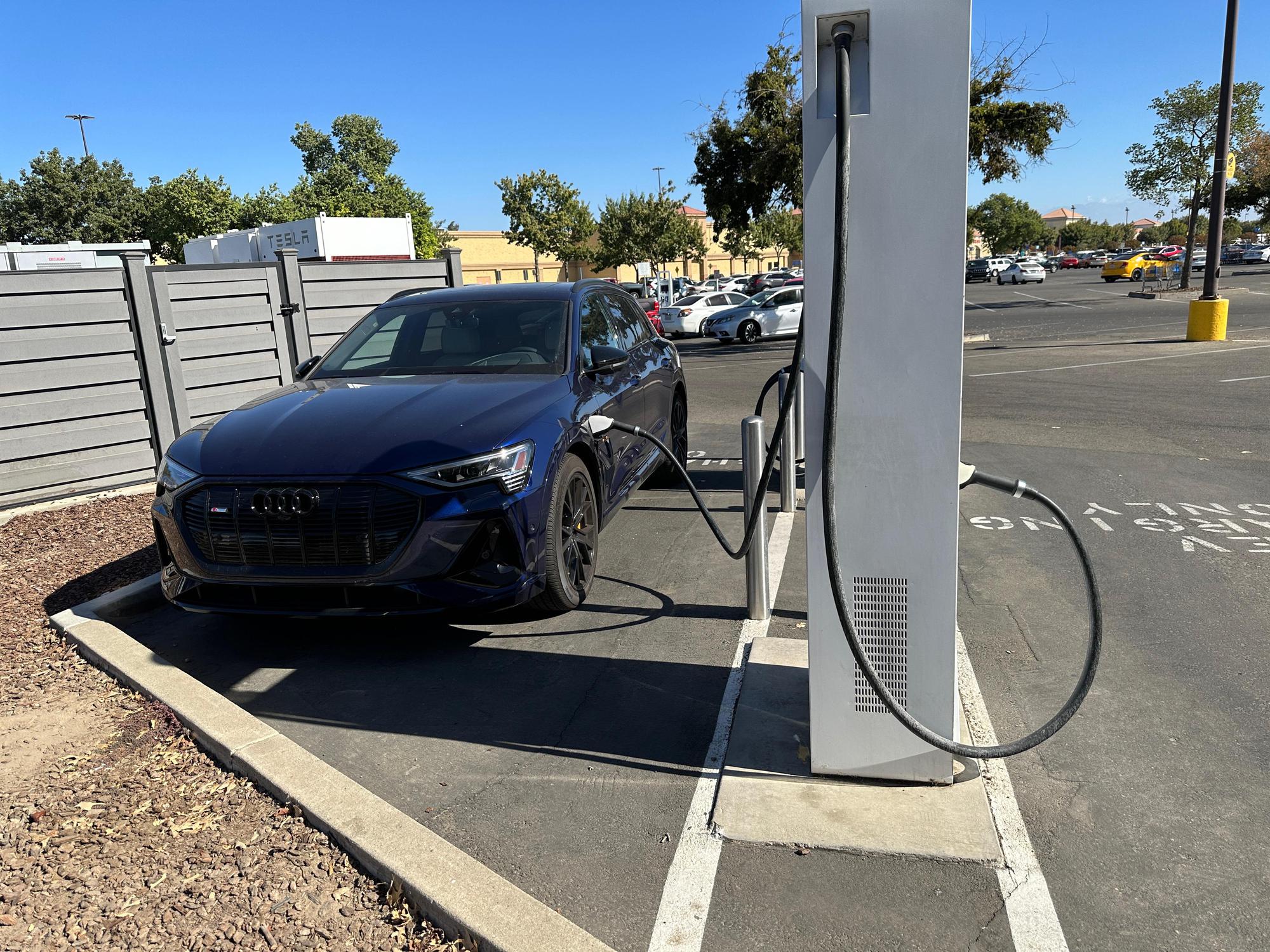 Walmart | Tulare, CA | EV Station