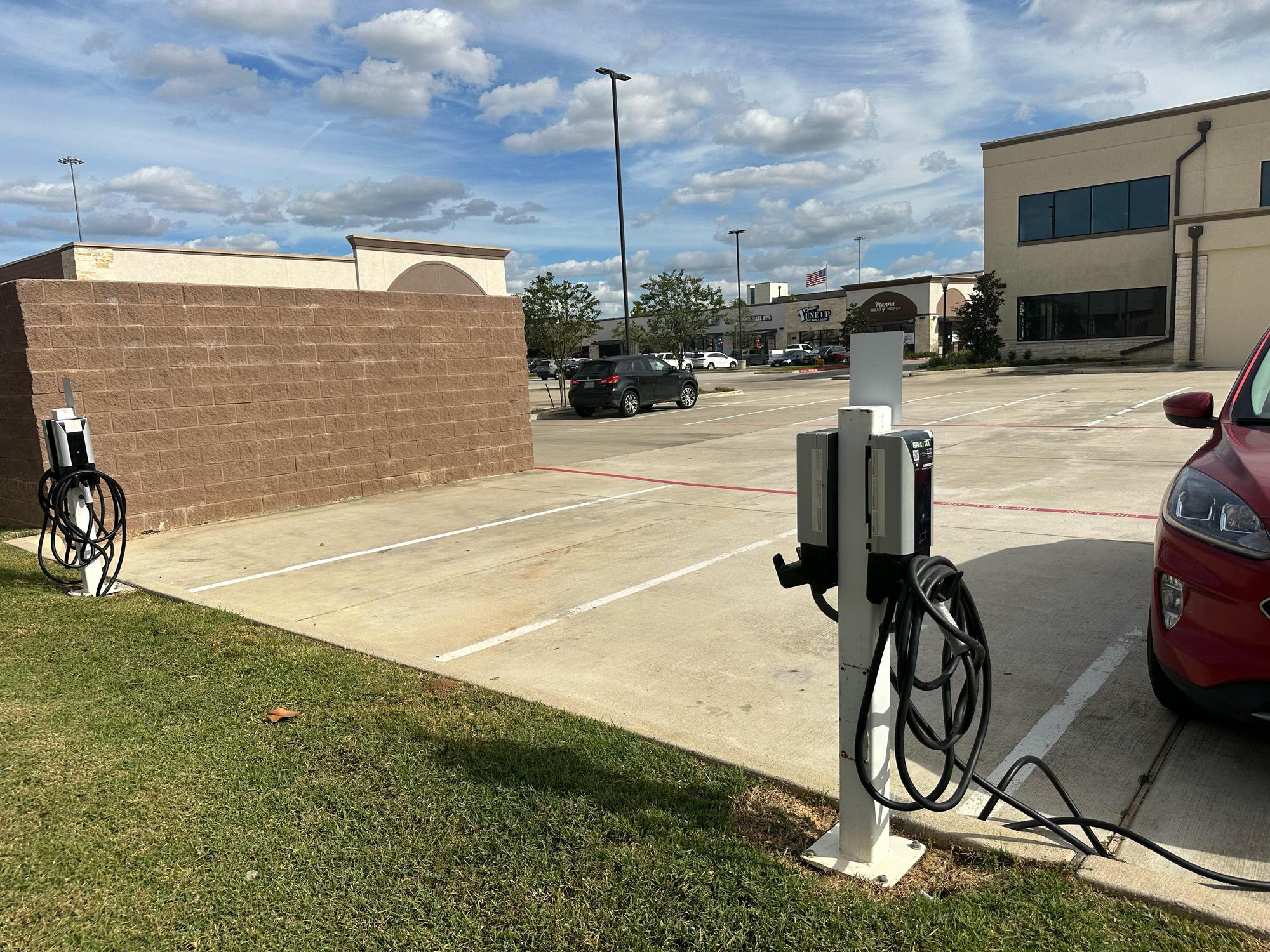 North Pointe Crossing | Tomball, TX | EV Station