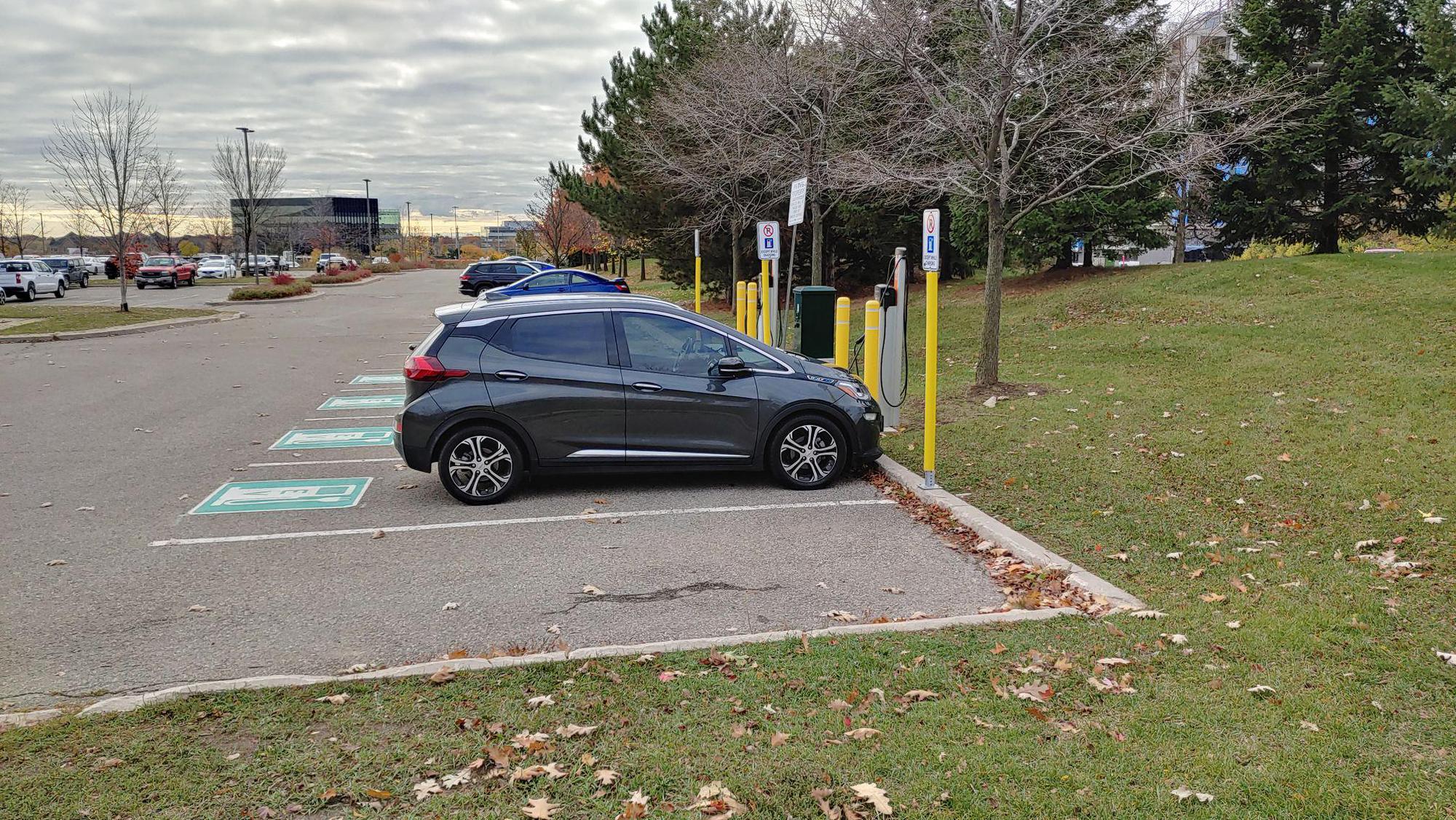 Oakville Town Hall | Oakville, ON | EV Station