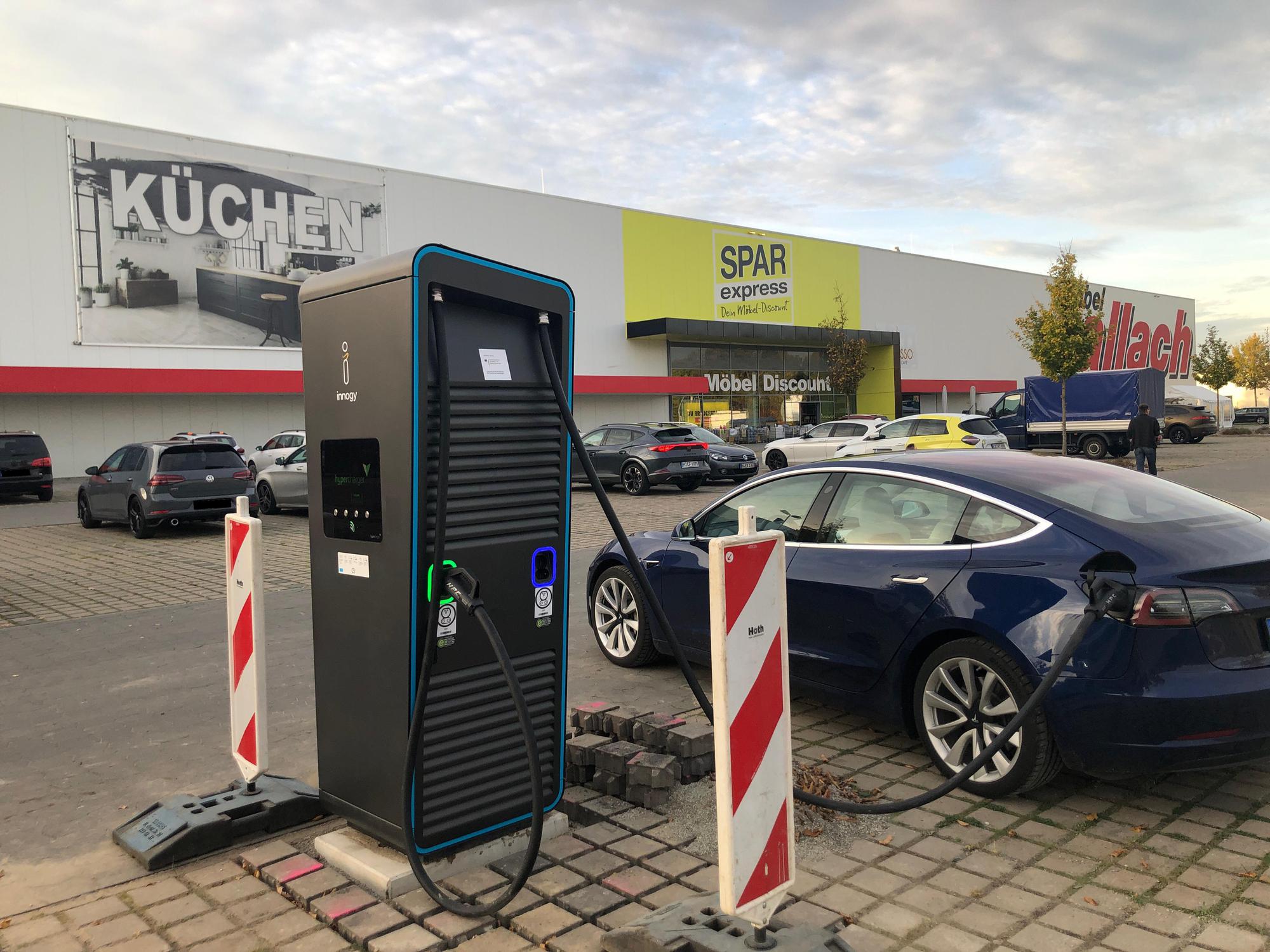 Möbel Wallach | Celle, NDS | EV Station