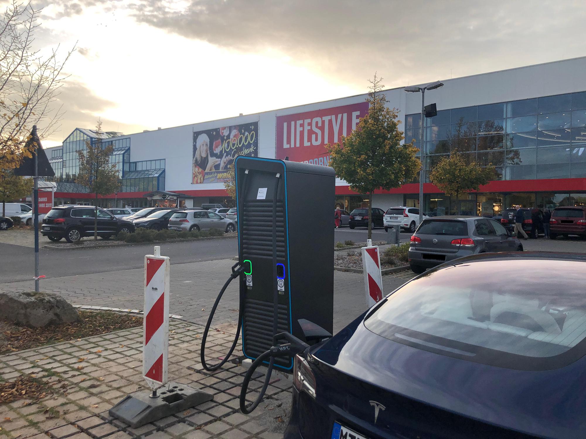 Möbel Wallach | Celle, NDS | EV Station