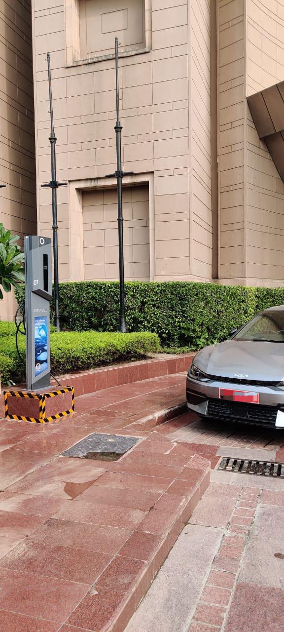 Radisson Blu Plaza Delhi Airport | New Delhi, DL | EV Station