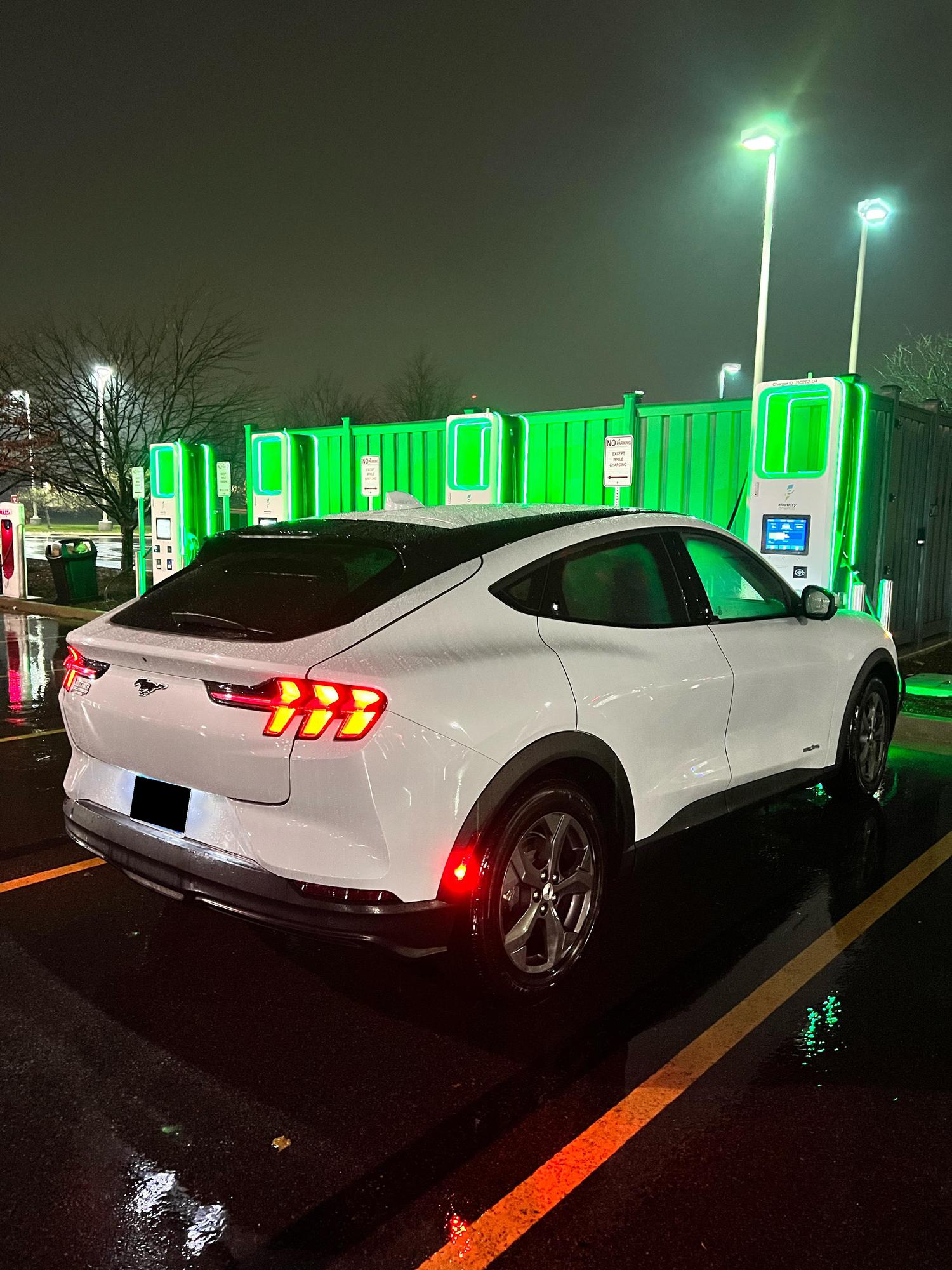 Meijer Aurora (1) | Aurora, IL | EV Station