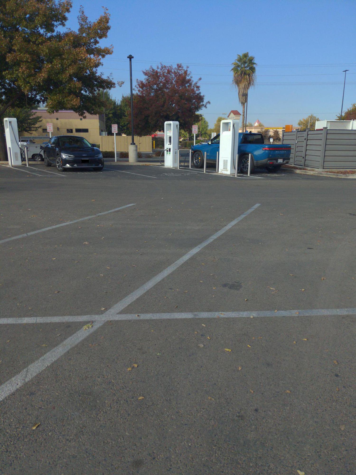 Walmart | Tulare, CA | EV Station