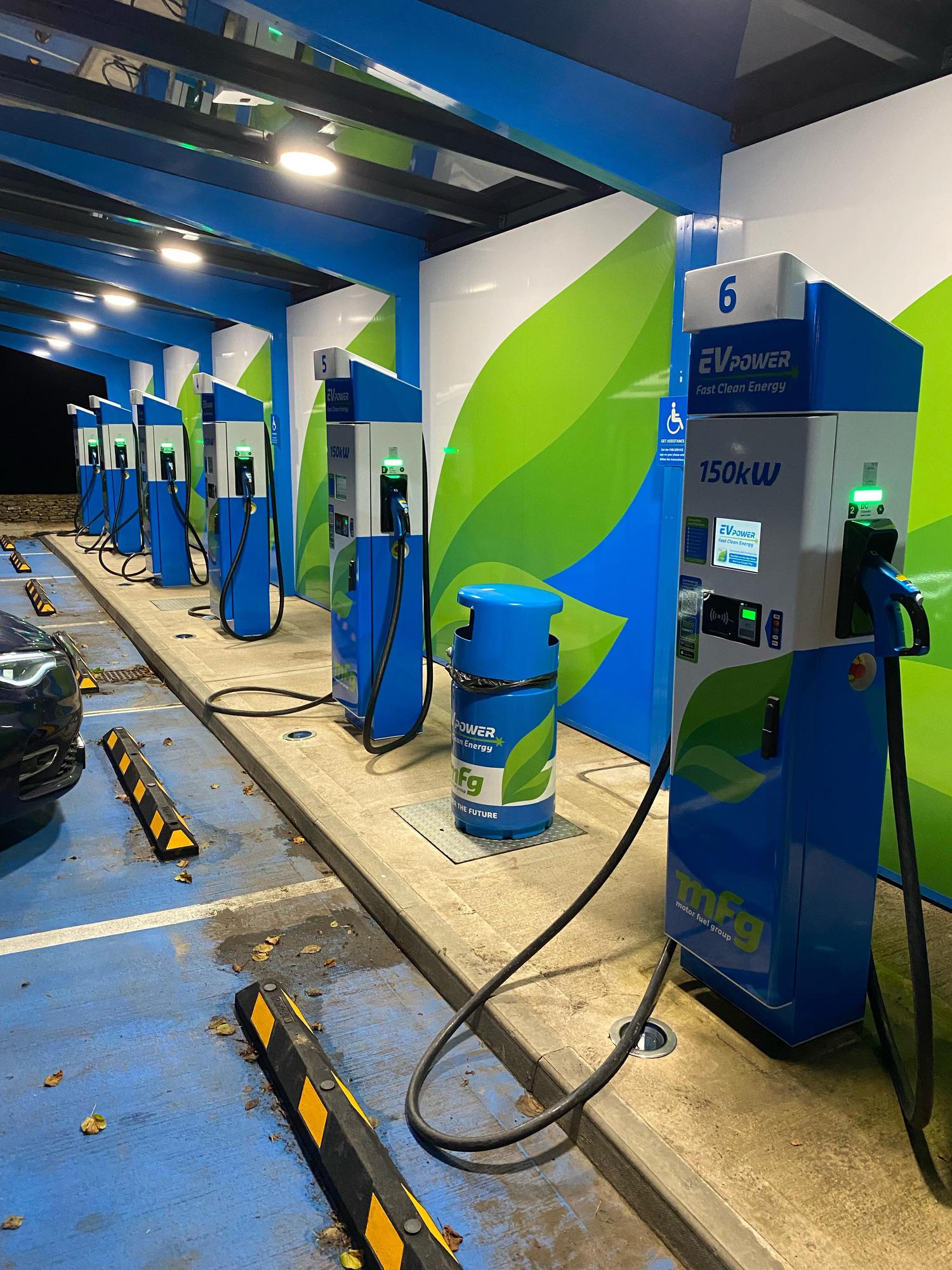 BP Stanton St Quintin | Lower Stanton St Quintin, England | EV Station