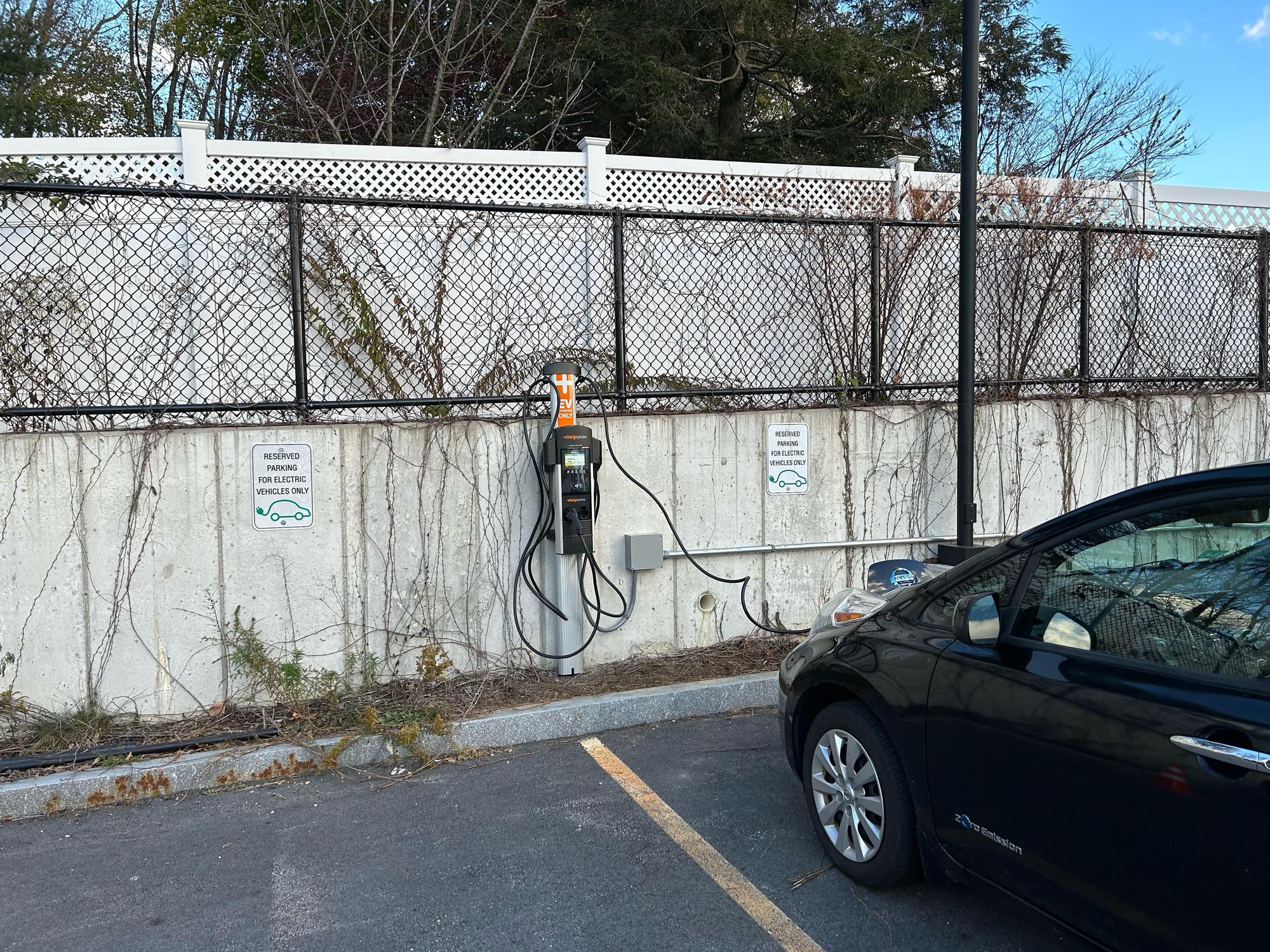 Leicester Public Library | Leicester, MA | EV Station
