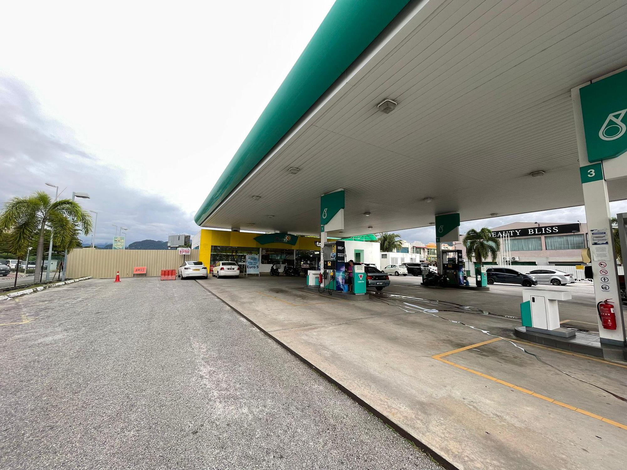 Petronas Jalan Sultan Azlan Shah Ipoh | Ipoh, Perak | EV Station