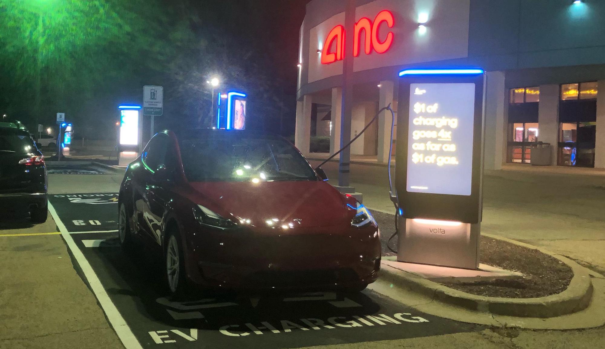 AMC Market Square 10 | DeKalb, IL | EV Station
