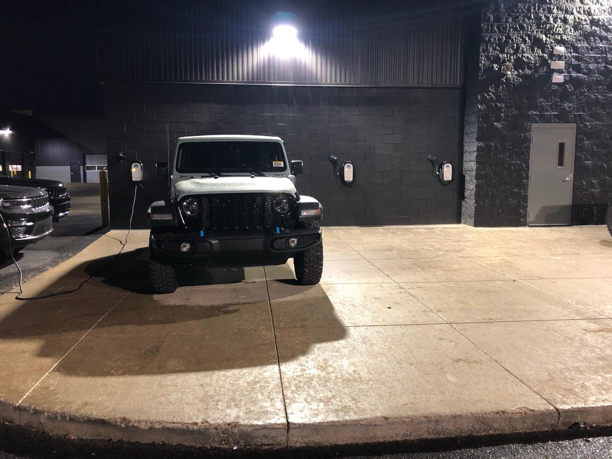 Szott M59 Chrysler Jeep | White Lake Charter Township, MI | EV Station
