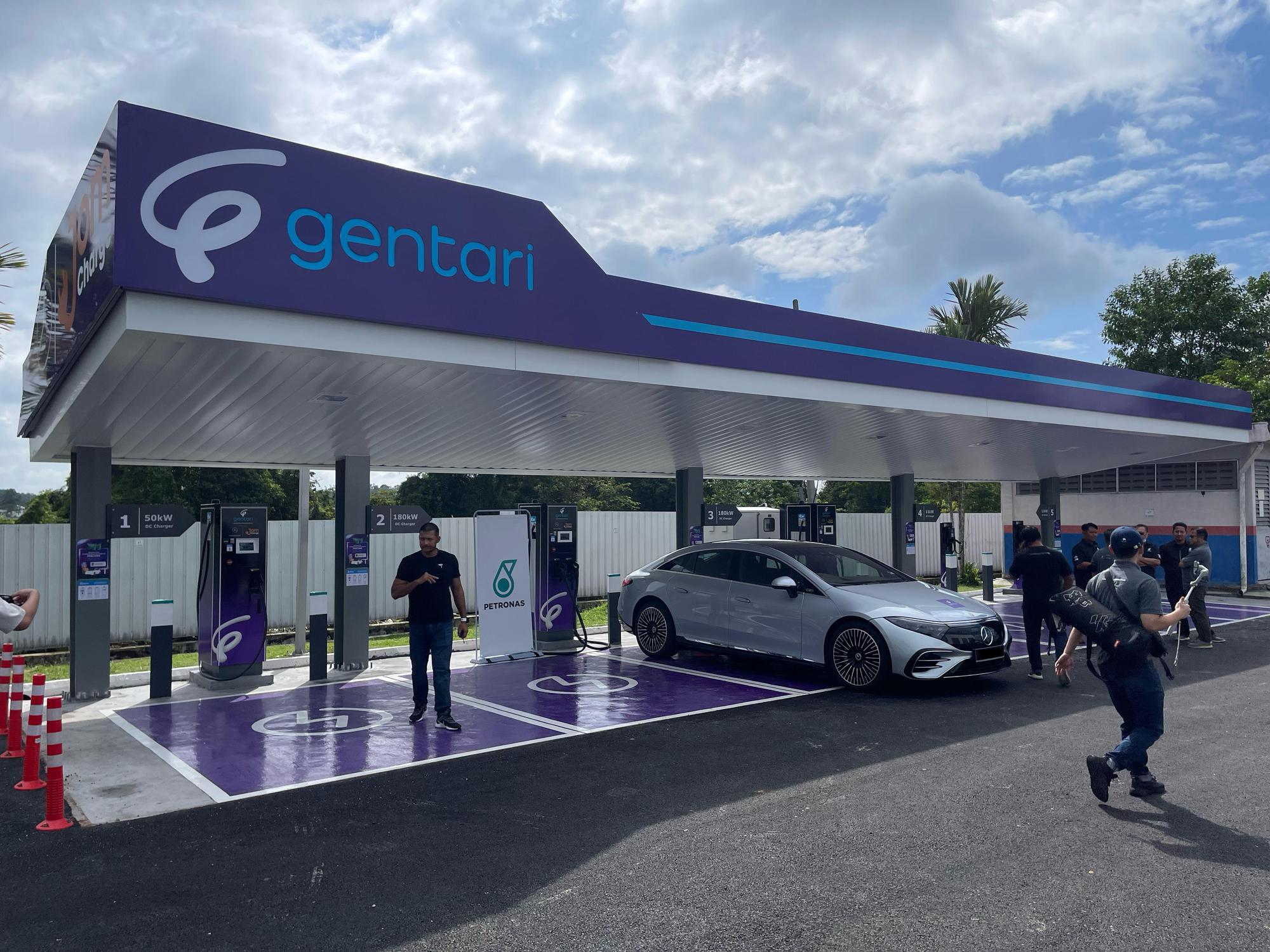 Gentari @ Petronas Bandar Baru Ayer Hitam (180kW x4, 50kW x1) | Ayer ...