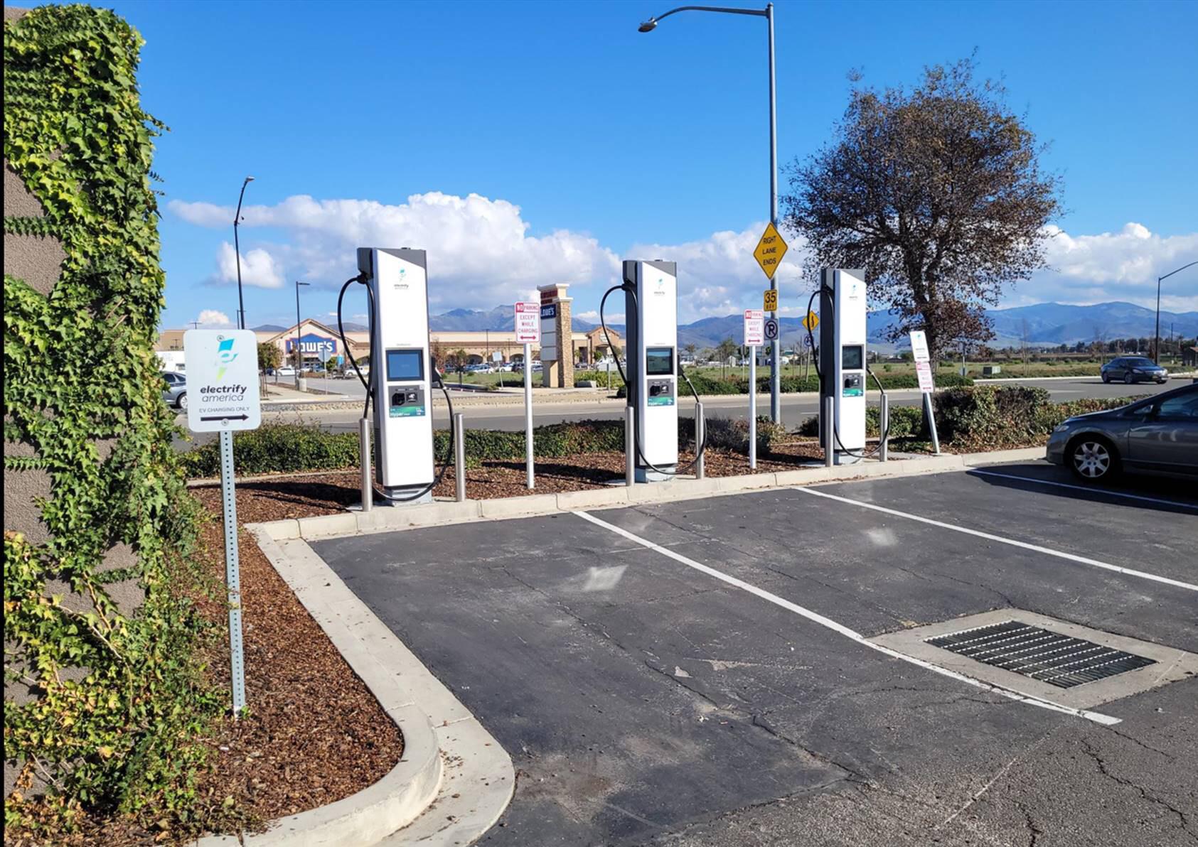 Walmart Supercenter | Salinas, CA | EV Station