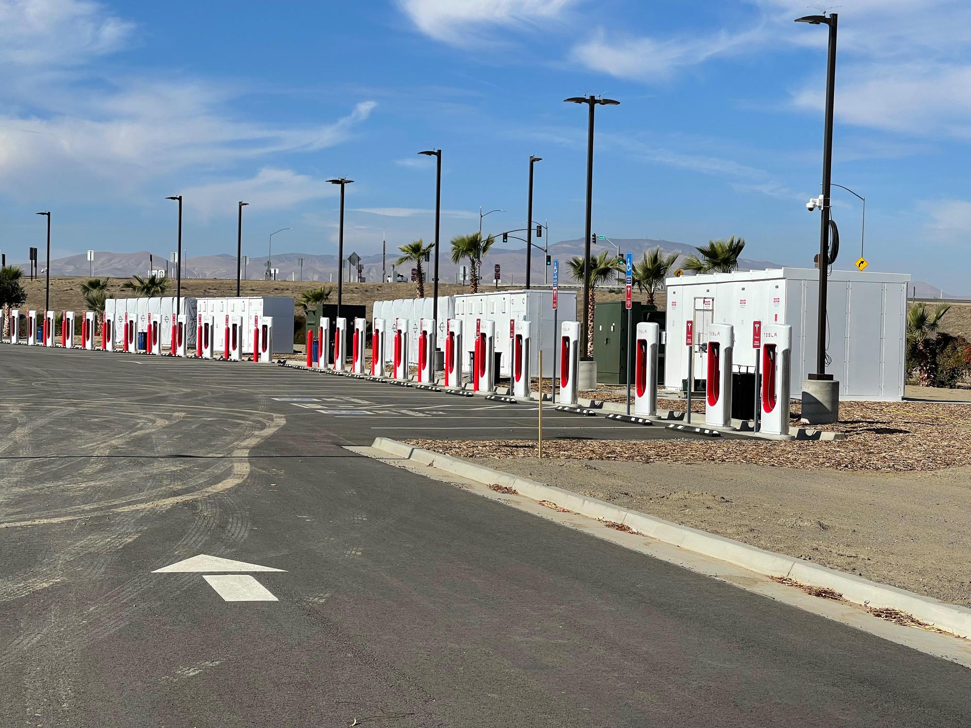 Harris Ranch Inn & Restaurant (2) | Coalinga, CA | EV Station