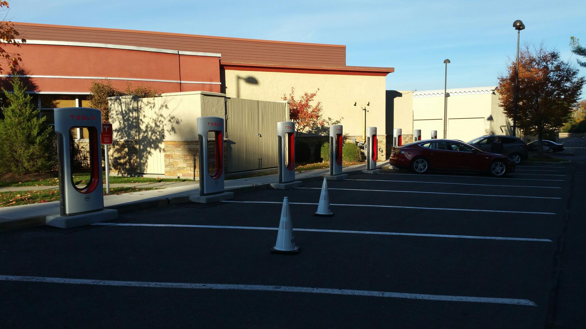 Corbins Corner Shopping Center | West Hartford, CT | EV Station