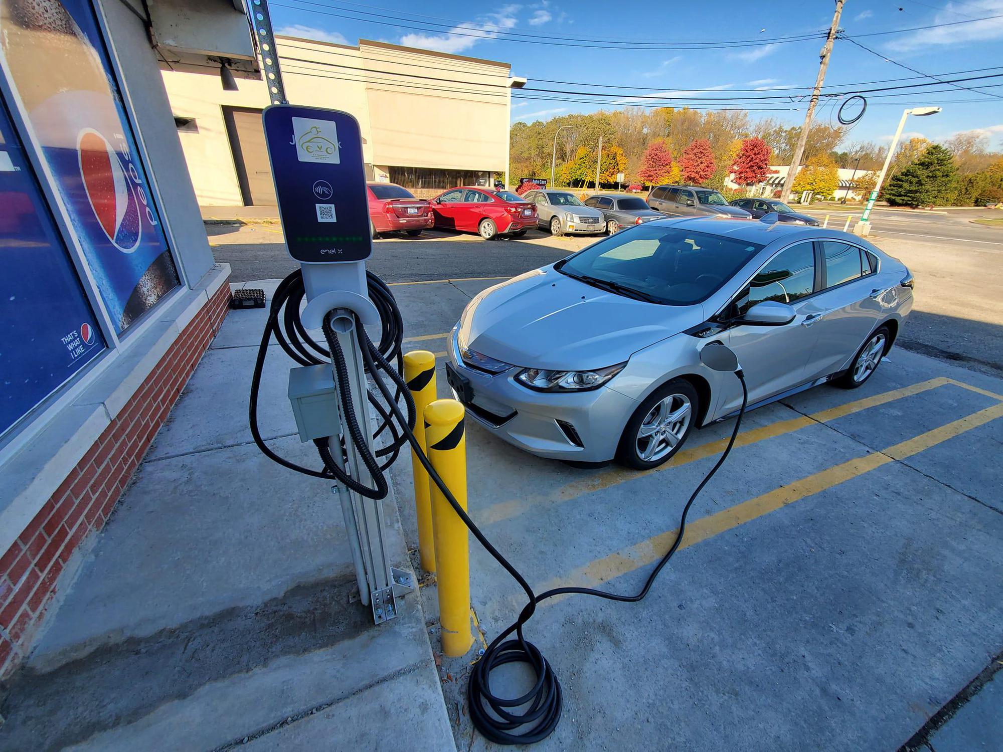 BP Convenience Store | Livonia, MI | EV Station