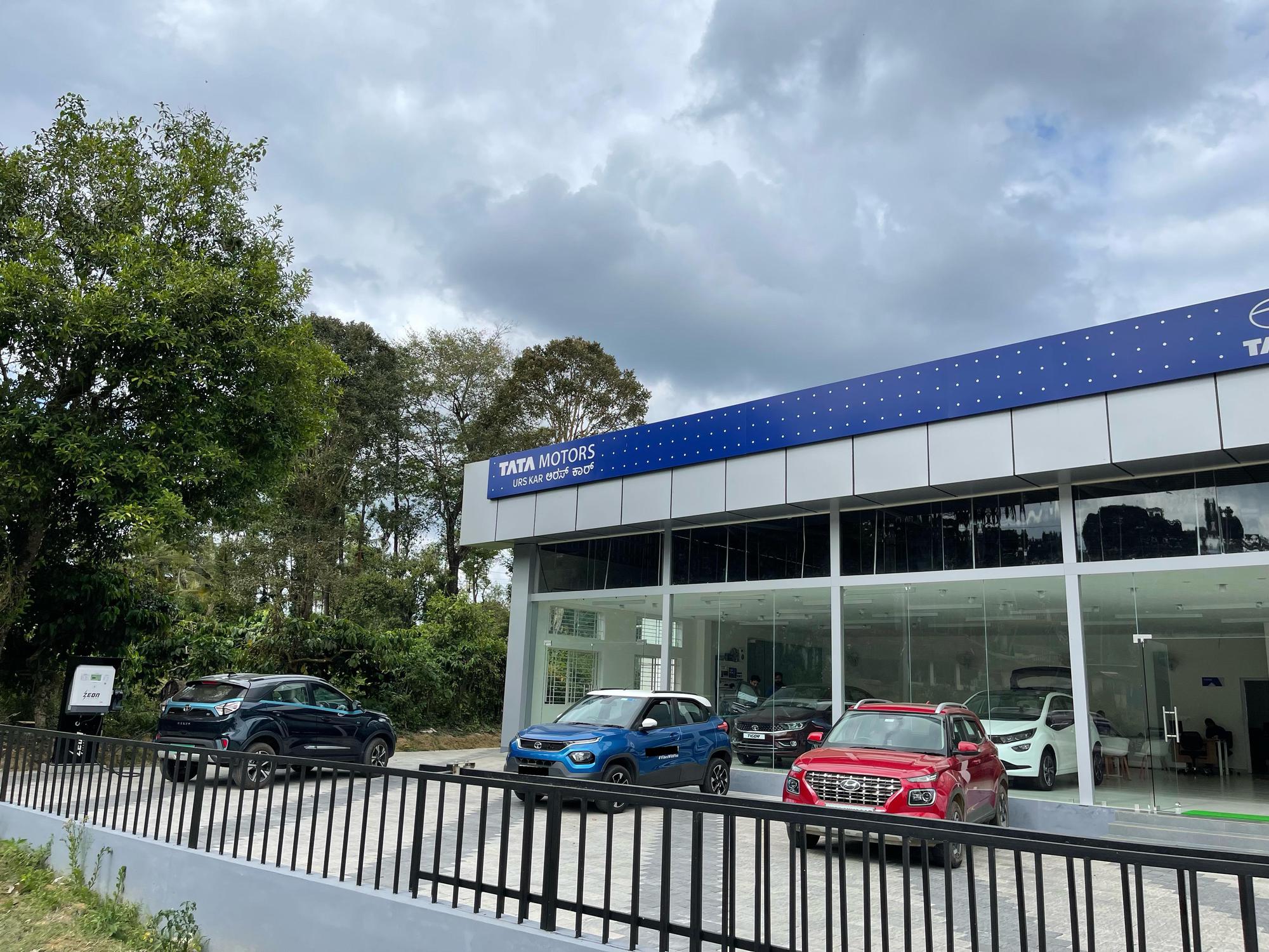 Urs Kar Motors | Hosoor, KA | EV Station