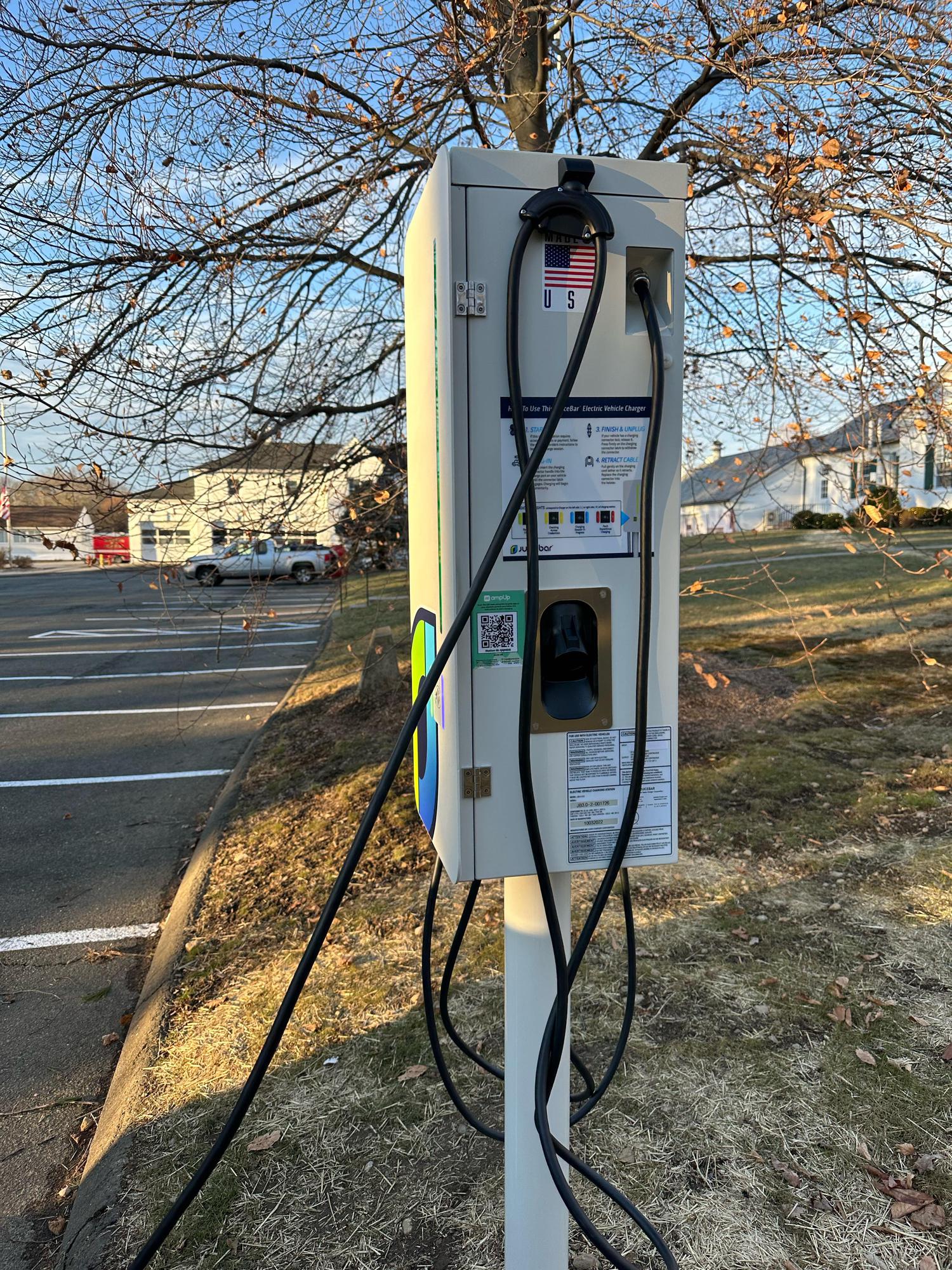 Weston Town Vol Fire Dept / Town Hall Parking Lot | Weston, CT | EV Station