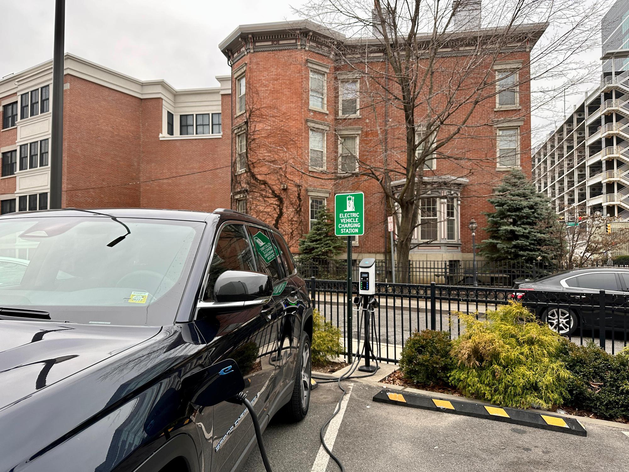 TRYP by Wyndham Newark Downtown | Newark, NJ | EV Station