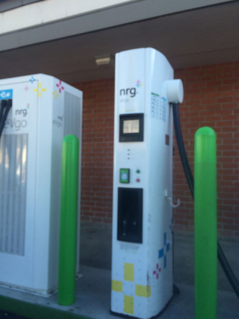Larwin Square | Tustin, CA | EV Station