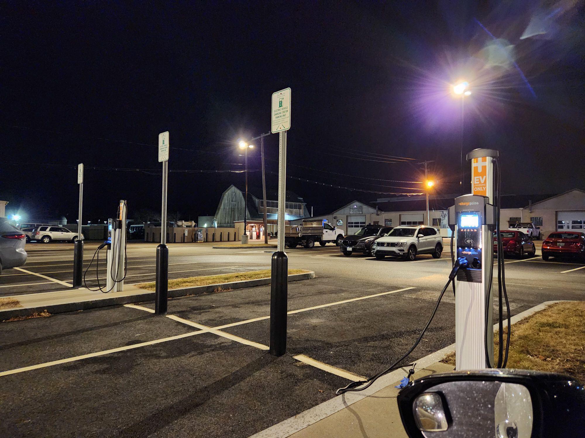 URI BROOKSIDE APT | South Kingstown, RI | EV Station