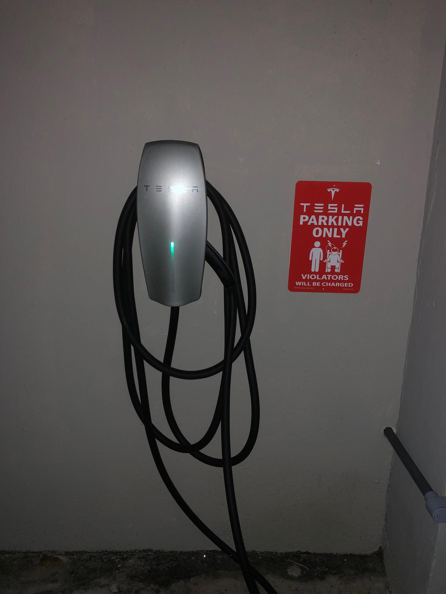 VIG Tower | San Juan, San Juan | EV Station