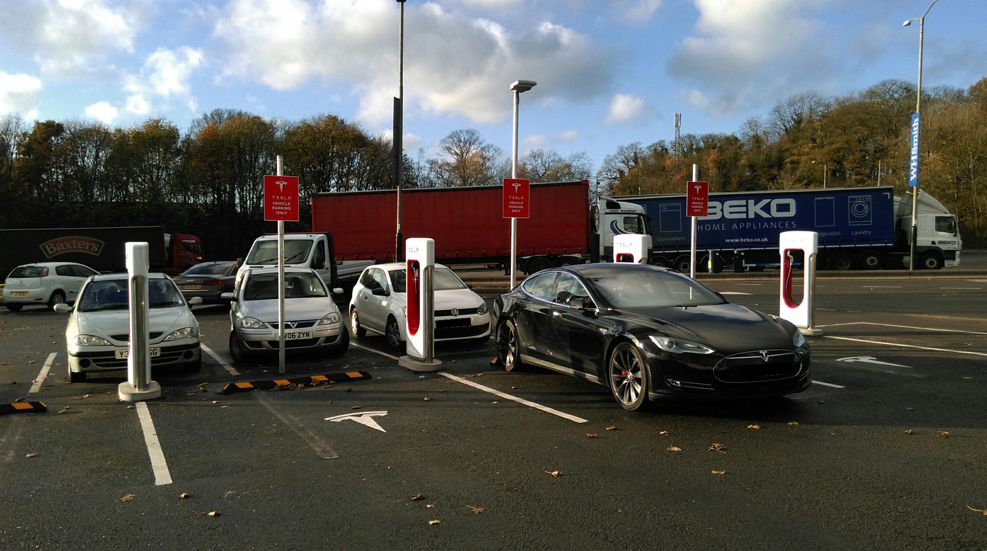 Welcome Break Keele Southbound Services M6 (2) | Keele, England | EV ...