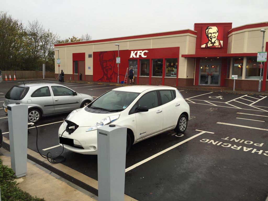 KFC & Starbucks | Heathrow, England | EV Station