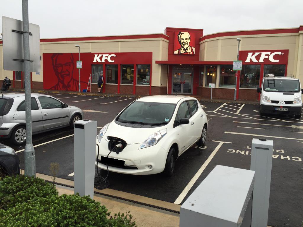 KFC & Starbucks | Heathrow, England | EV Station