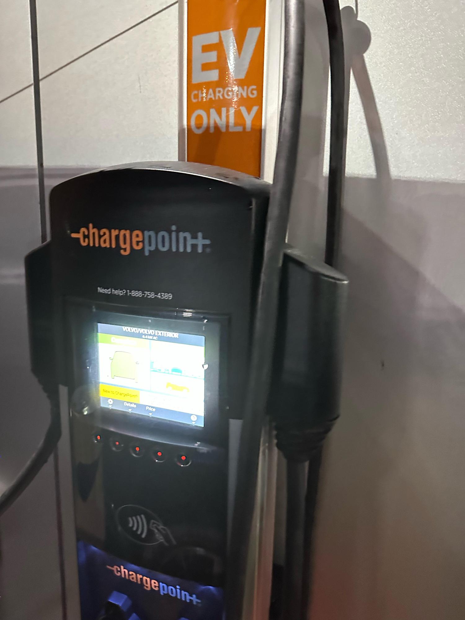 Howard Orloff Volvo | Chicago, IL | EV Station