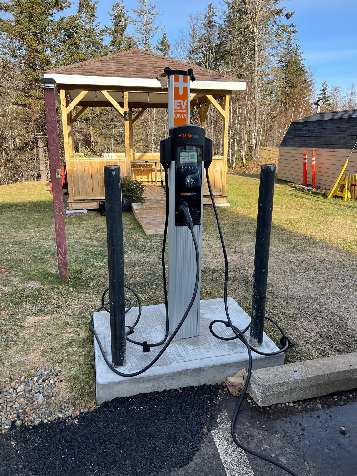 Super 8 L2 | Amherst, NS | EV Station