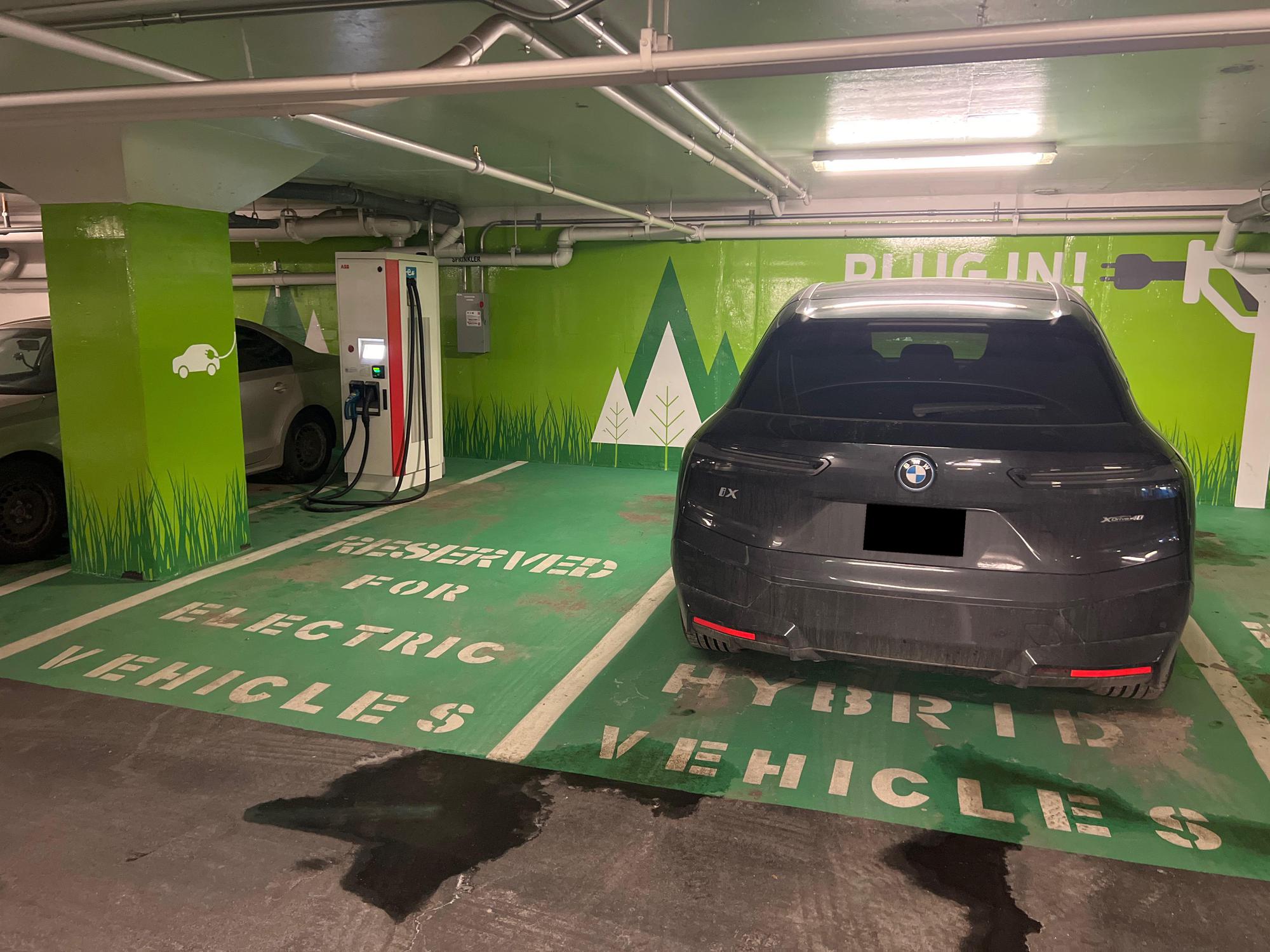 Parking Indigo Toronto - 145 King Street West | Toronto, ON | EV Station