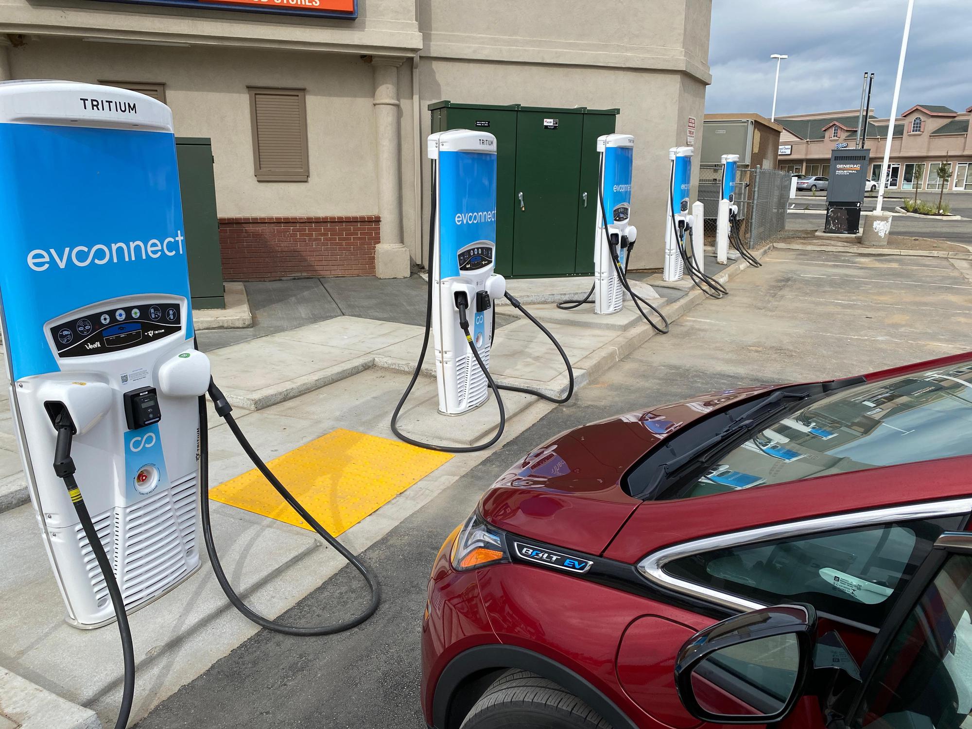 Chevron Spruce Ave | Fresno, CA | EV Station