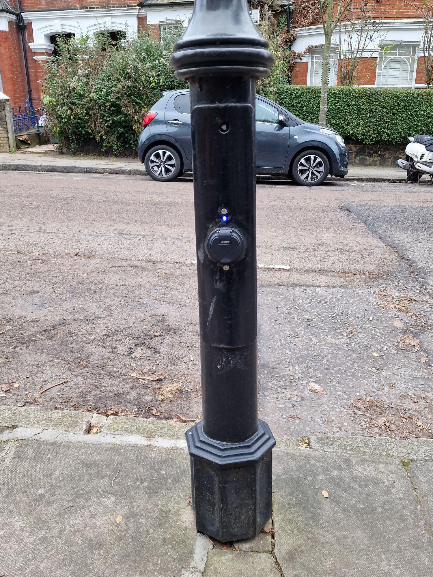 33 Whitehall Park Parking | 33 Whitehall Park, London N19 3TP, UK | EV ...