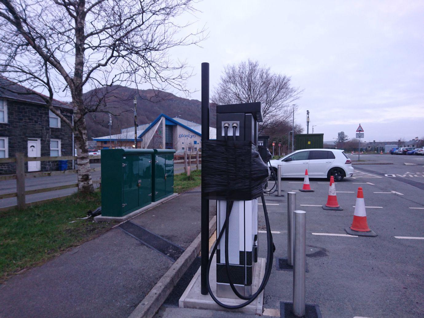 Iard-Yr-Orsaf Porthmadog | 13 Railway Place, Porthmadog, LL49 9HN, UK ...