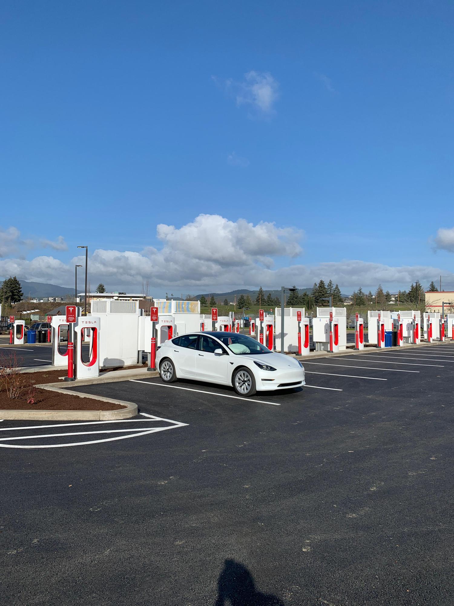 Clover Leaf Loop Parking Lot | Sutherlin, OR | EV Station