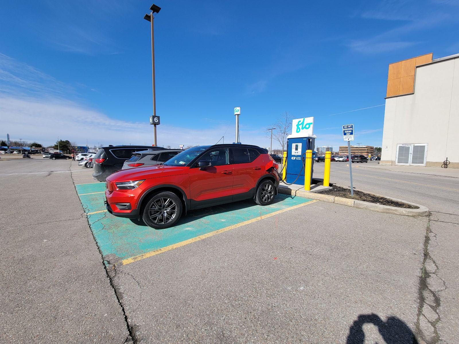 CF Lime Ridge Mall (1) | Hamilton, ON | EV Station