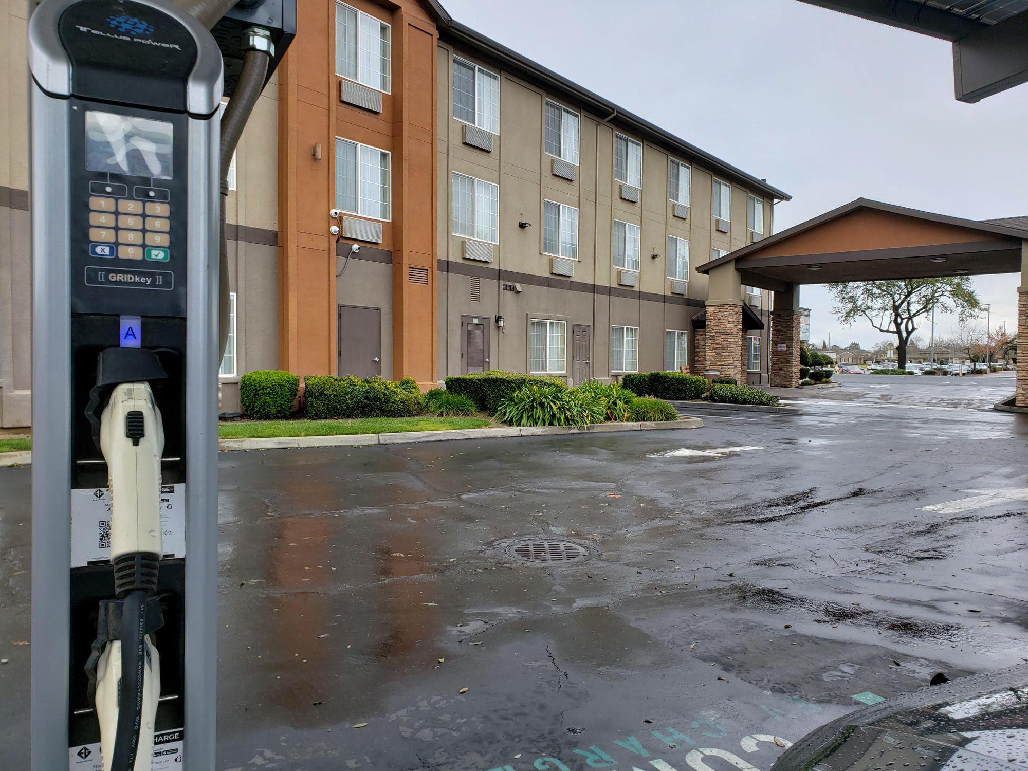 Best Western Plus Rama Inn & Suites | Oakdale, CA | EV Station