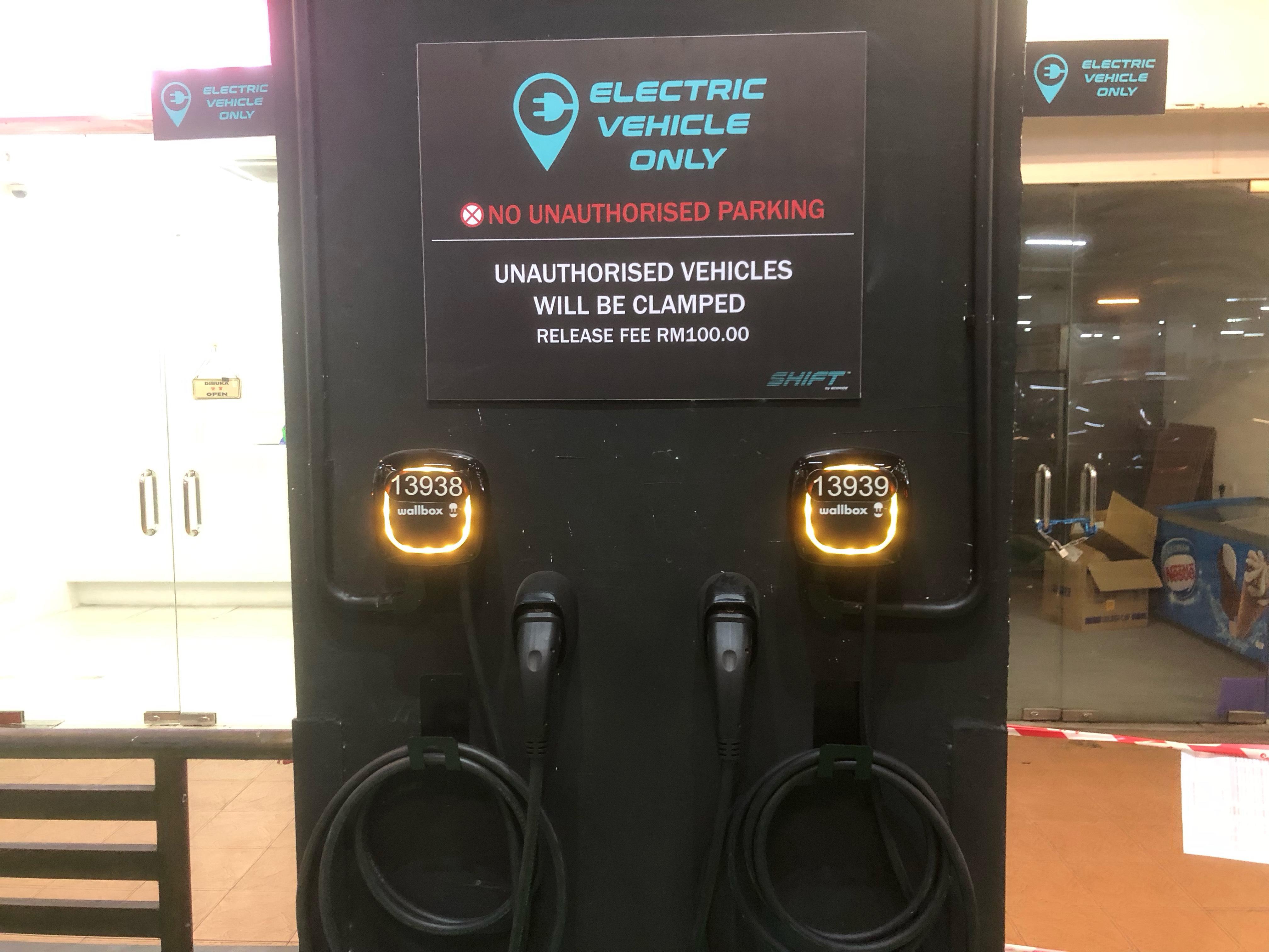 Kineta | MYDIN Subang Jaya (22kW AC) | Subang Jaya, Selangor | EV Station