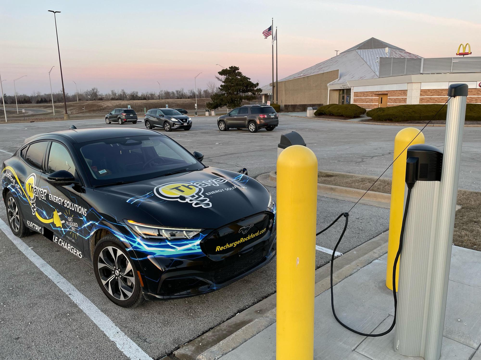 DeKalb Oasis Travel Plaza - East | DeKalb, IL | EV Station