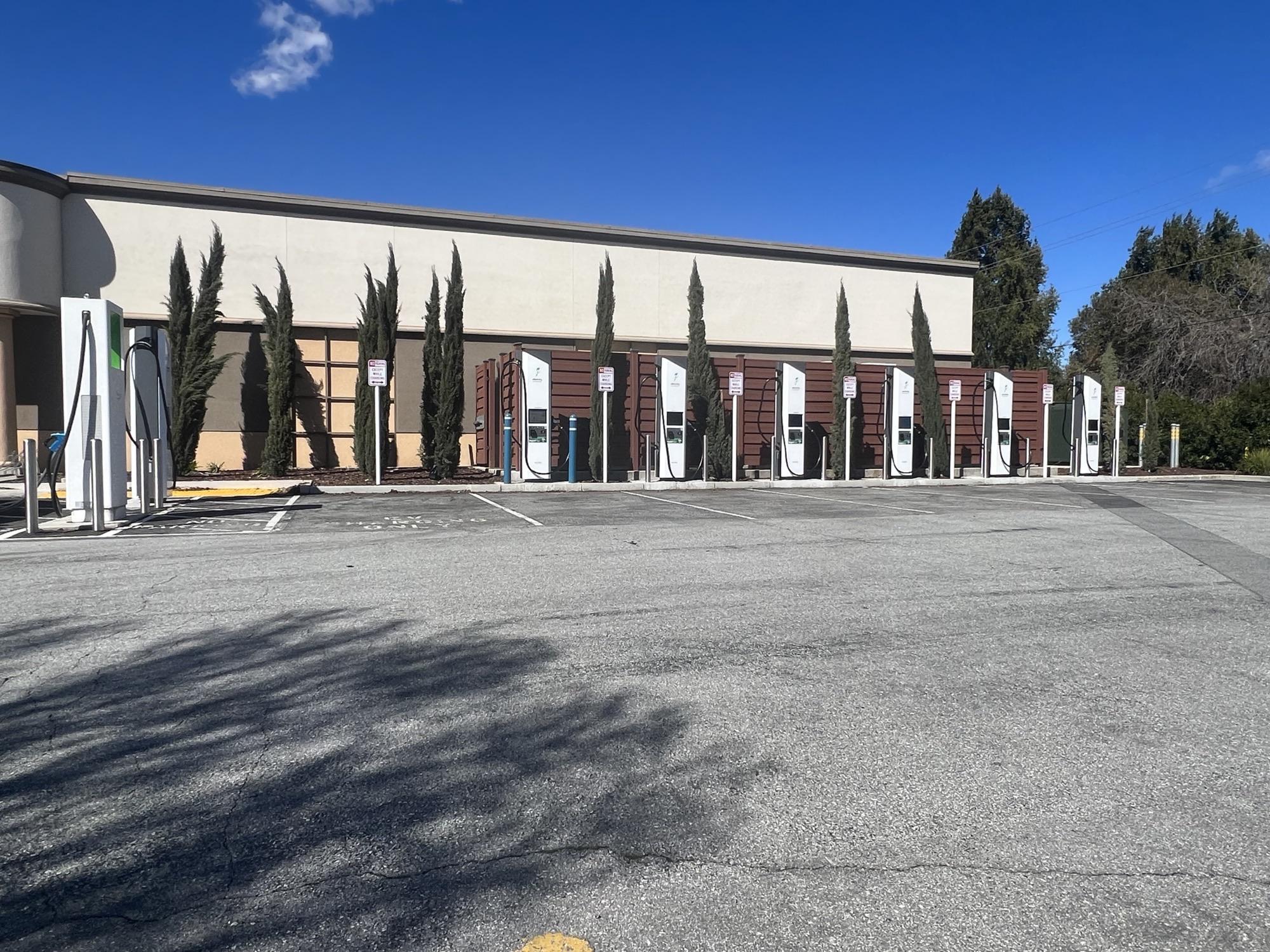 Gilroy Premium Outlets (3) | Gilroy, CA | EV Station