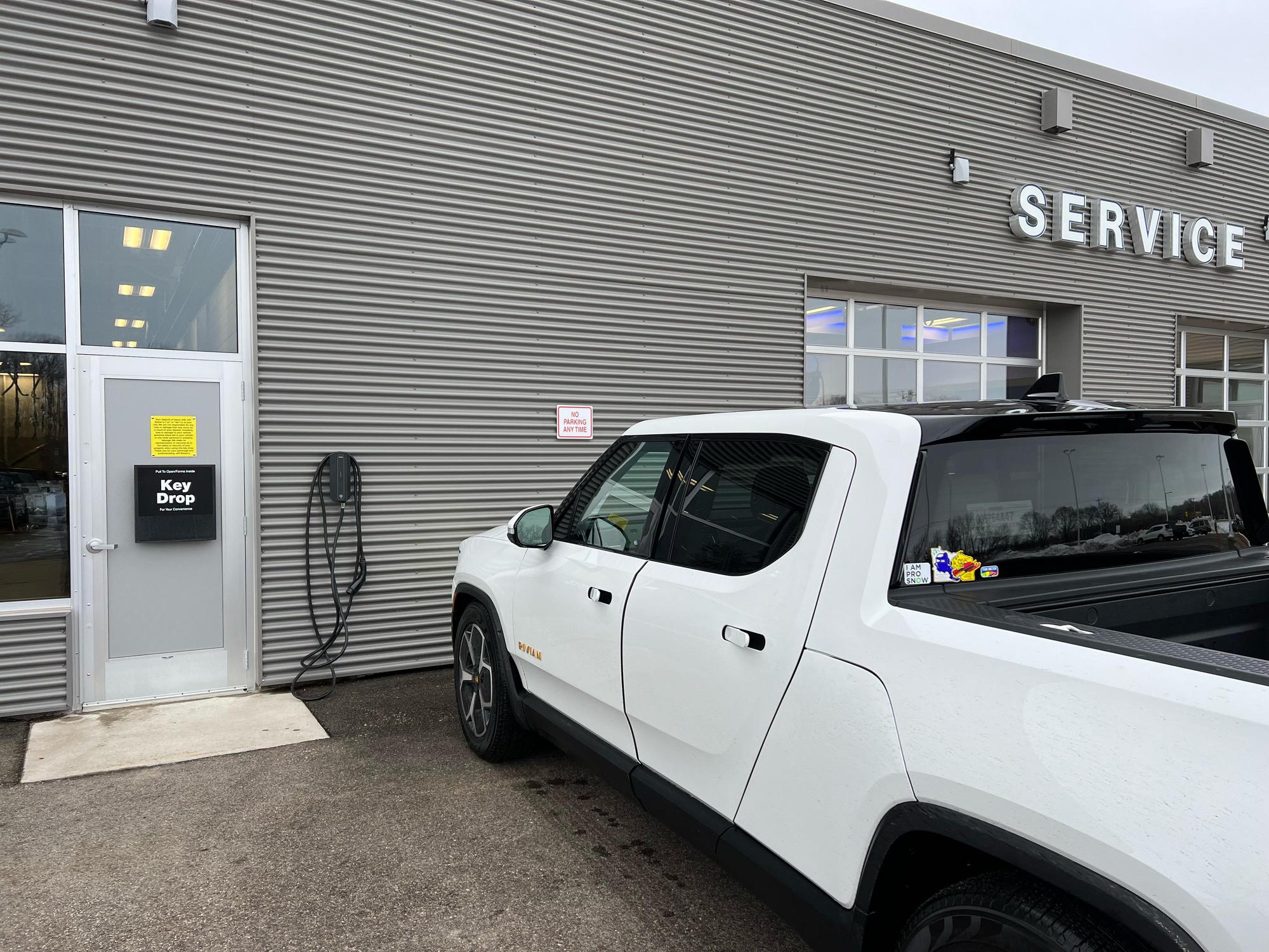 Jeff Belzer Ford - Service | New Prague, MN | EV Station