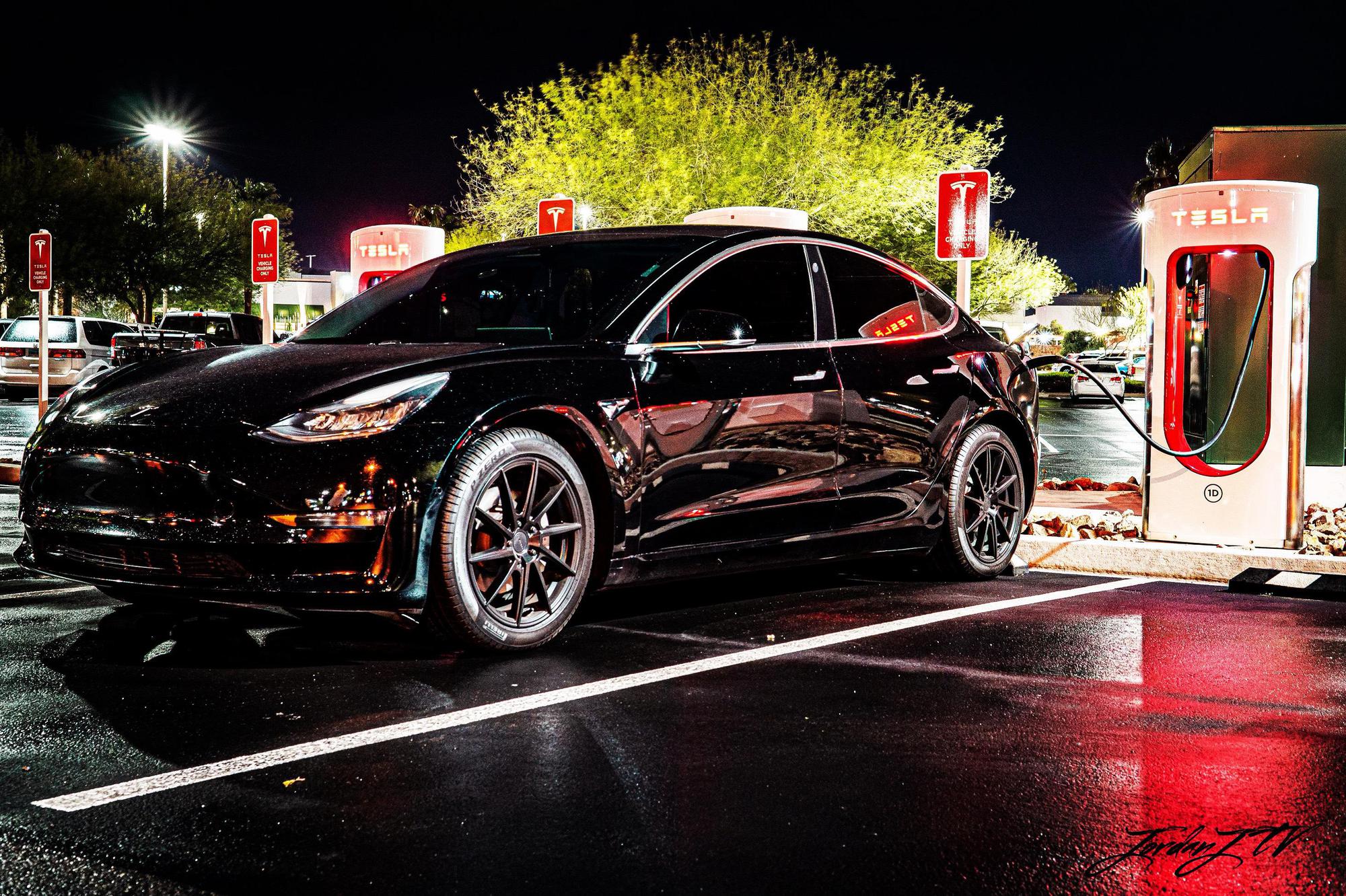 Centennial Center - Red Robin | Las Vegas, NV | EV Station