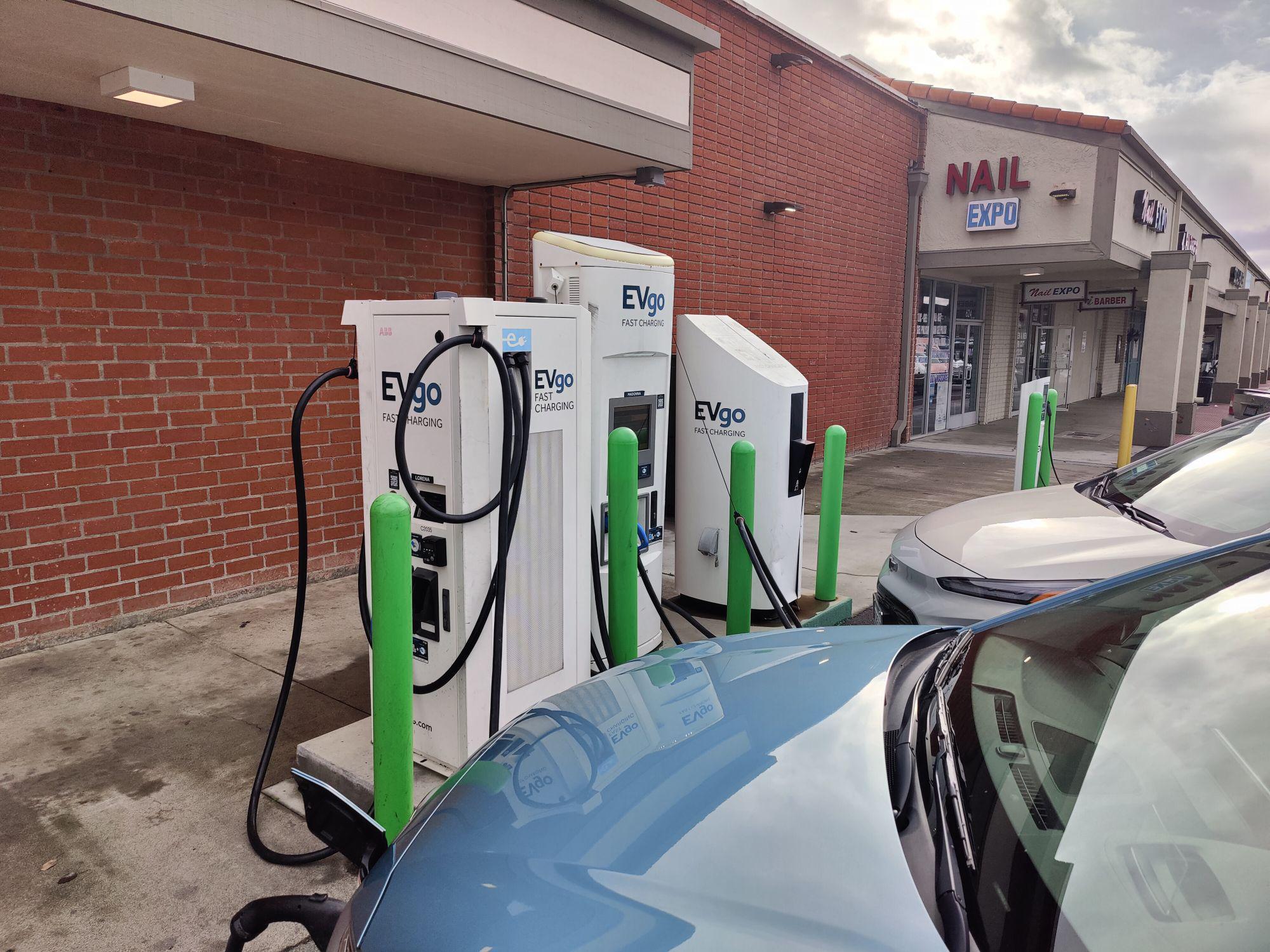 Larwin Square | Tustin, CA | EV Station