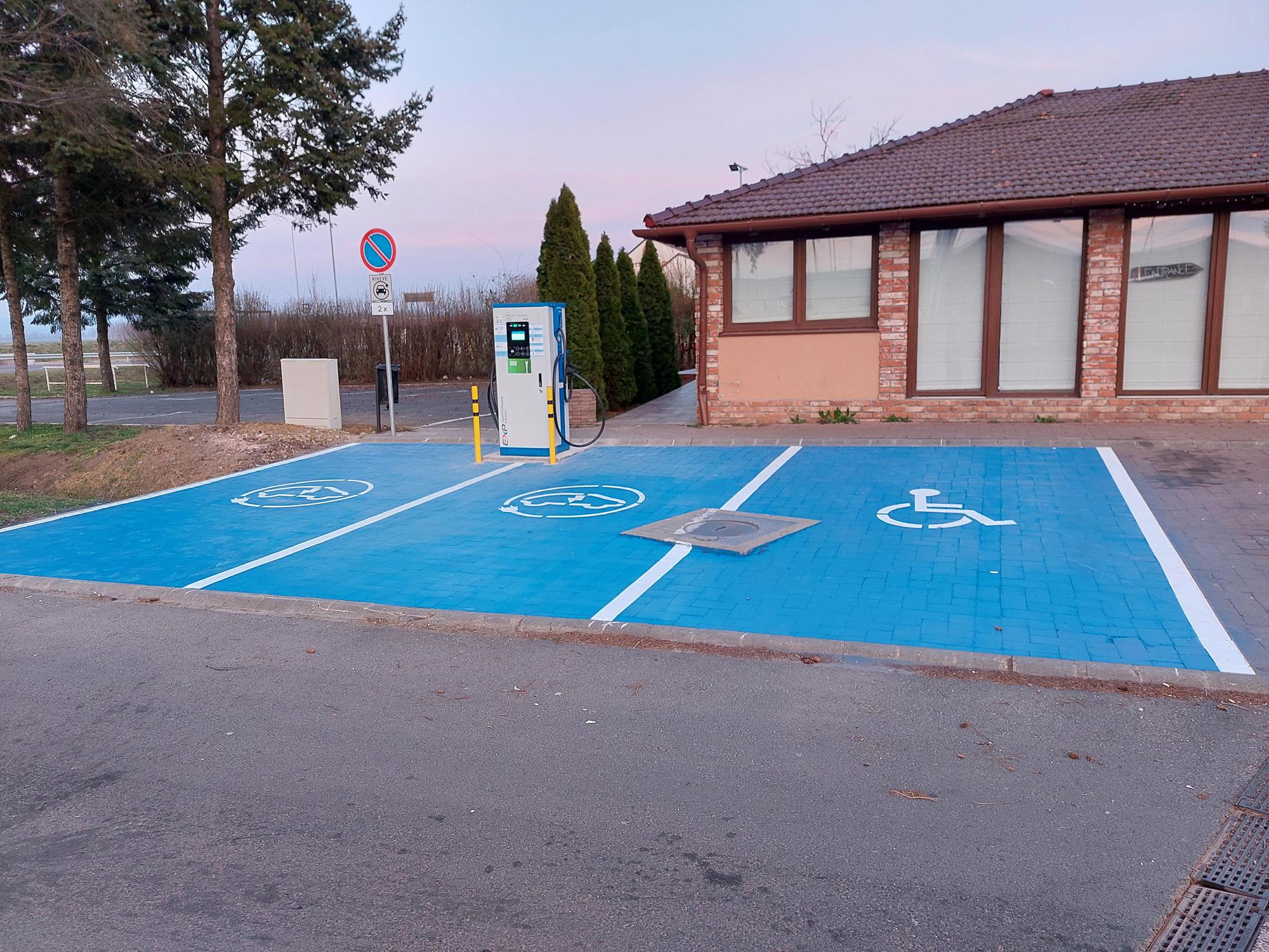 Velvet Restaurant - EV24 | Halmaj, Hrsz.:, 022/5., 3842 Hungary | EV ...