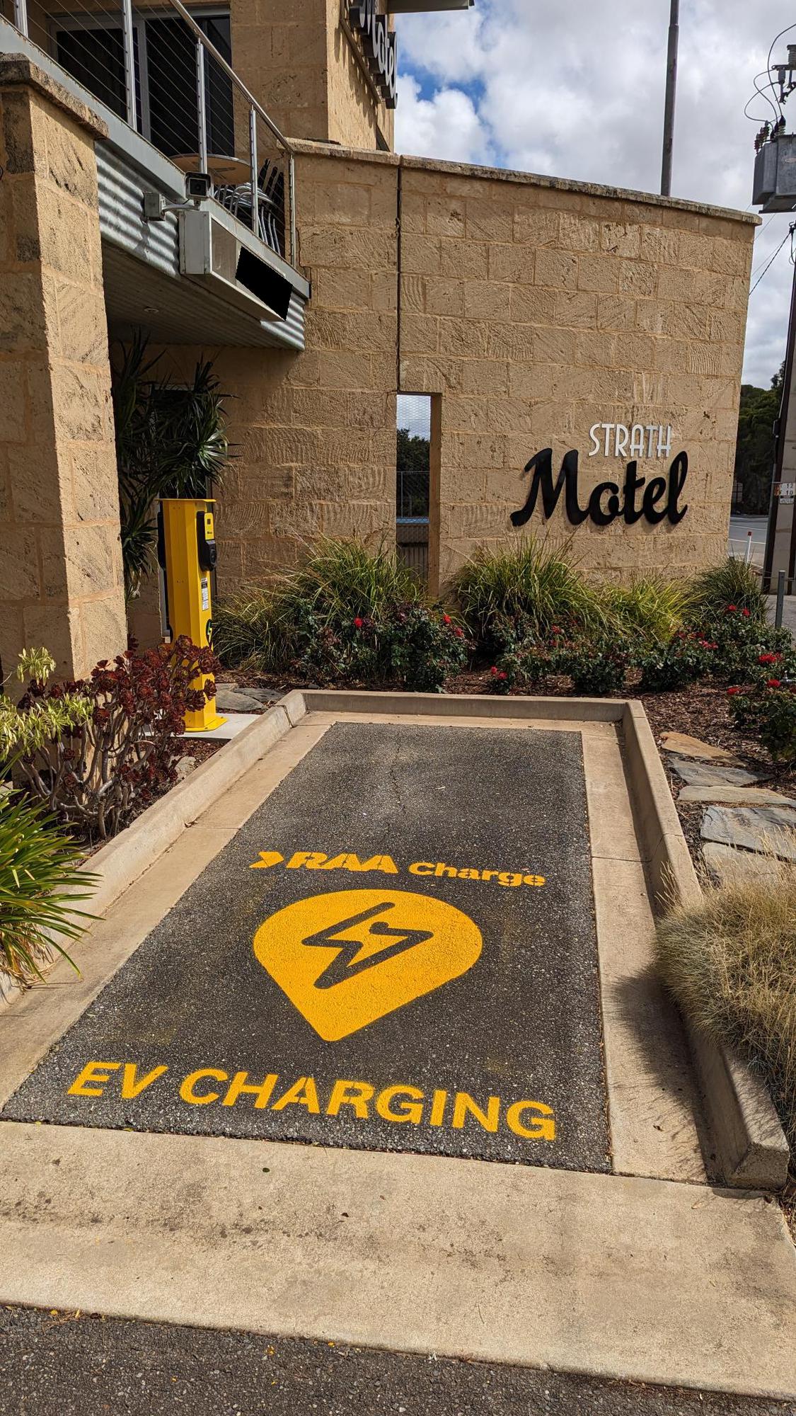 Strath Motel Reception | Strathalbyn, SA | EV Station