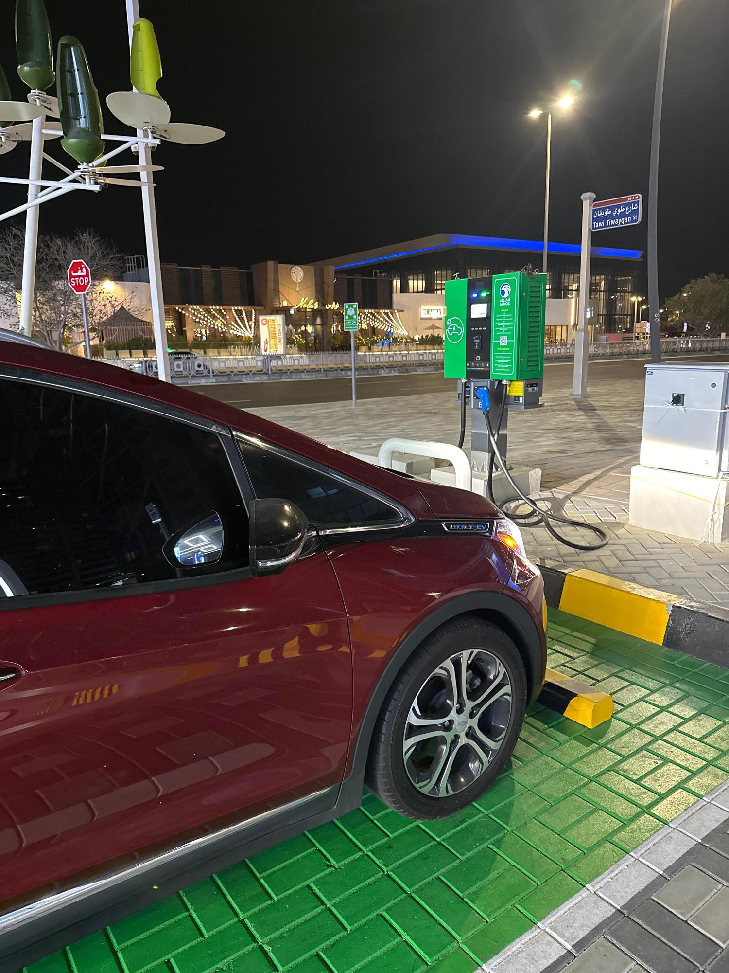ADNOC Service Station | Al Khalidiya (913) | Abu Dhabi, Abu Dhabi | EV ...
